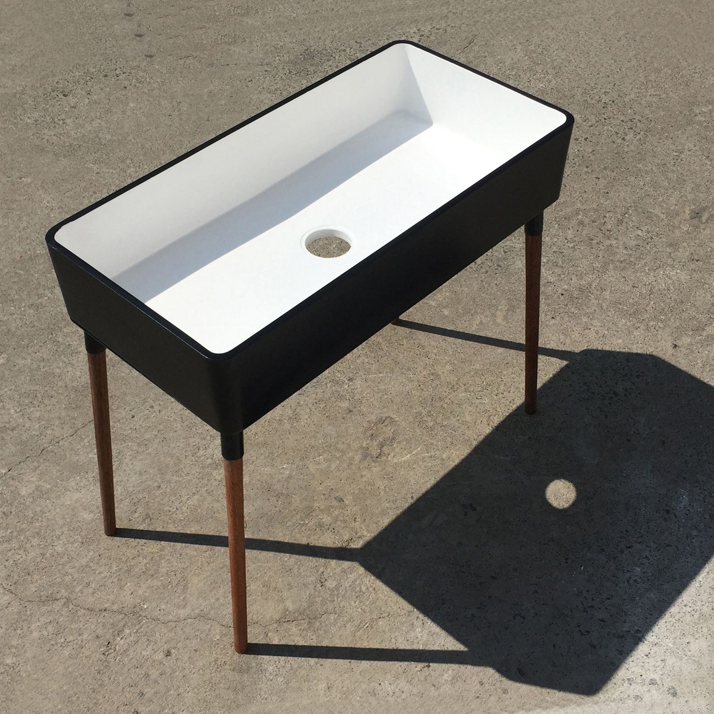 Giant Butler on Meranti Legs – De-Niche Finishing